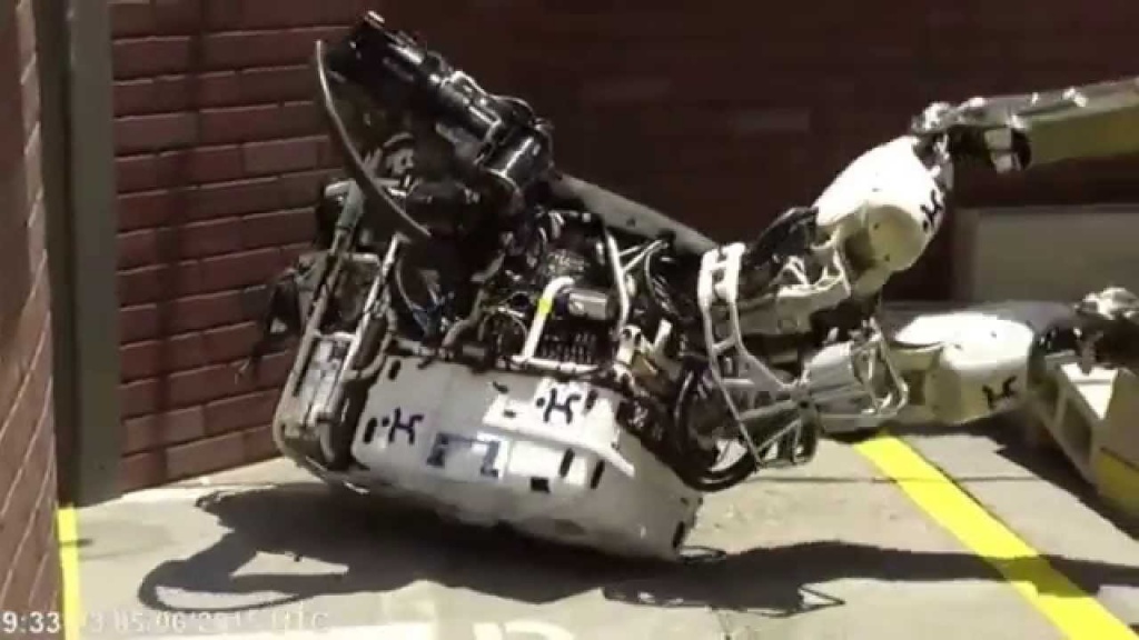 [VIDEO] Smart Robot, Dumb Robot - Robot Beep